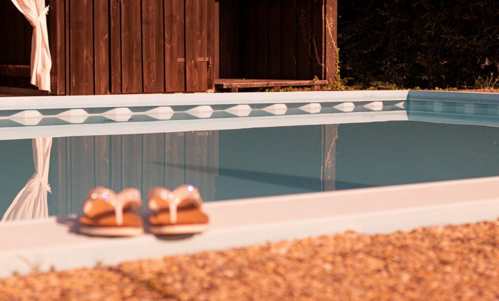 What is The Right Pool Water Level? - Aloha Desert Pools